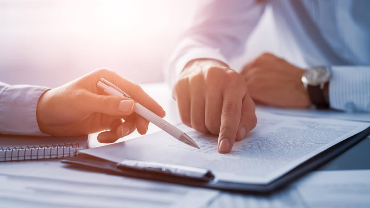 What is a forward contract? Definition, pros and cons - Wise