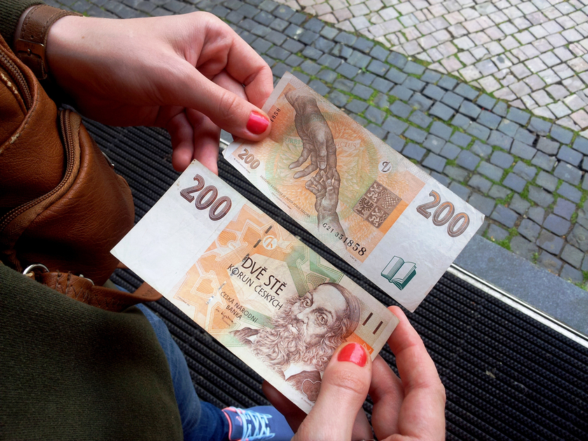 チェコ・コルナ（CZK）への両替はどこがおすすめ？場所・方法・手数料を安くする方法をわかりやすく解説 - Wise